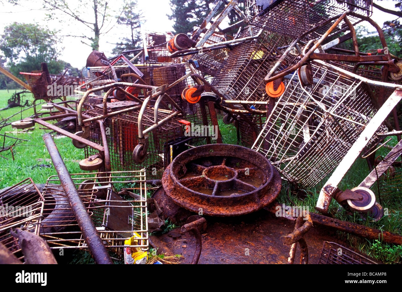 Steel and iron junk piled up Stock Photo - Alamy