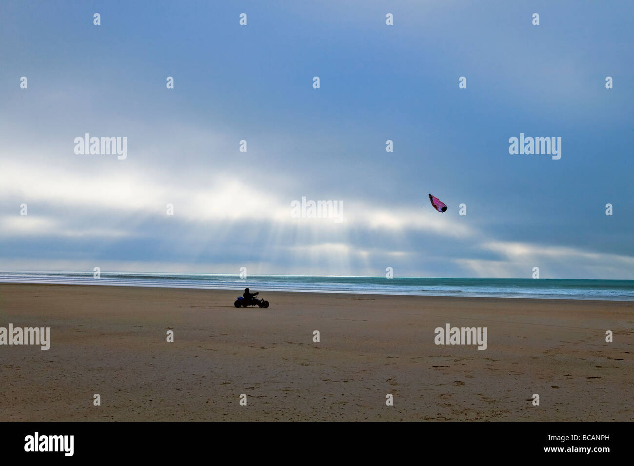 Power kite buggy hi-res stock photography and images - Alamy