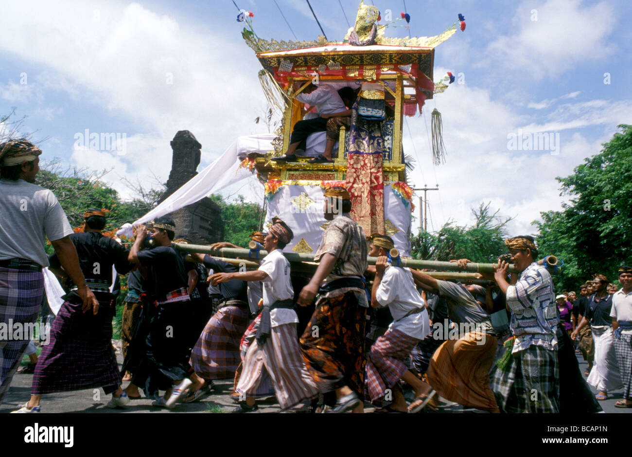 Bali funeral procession hi-res stock photography and images - Alamy