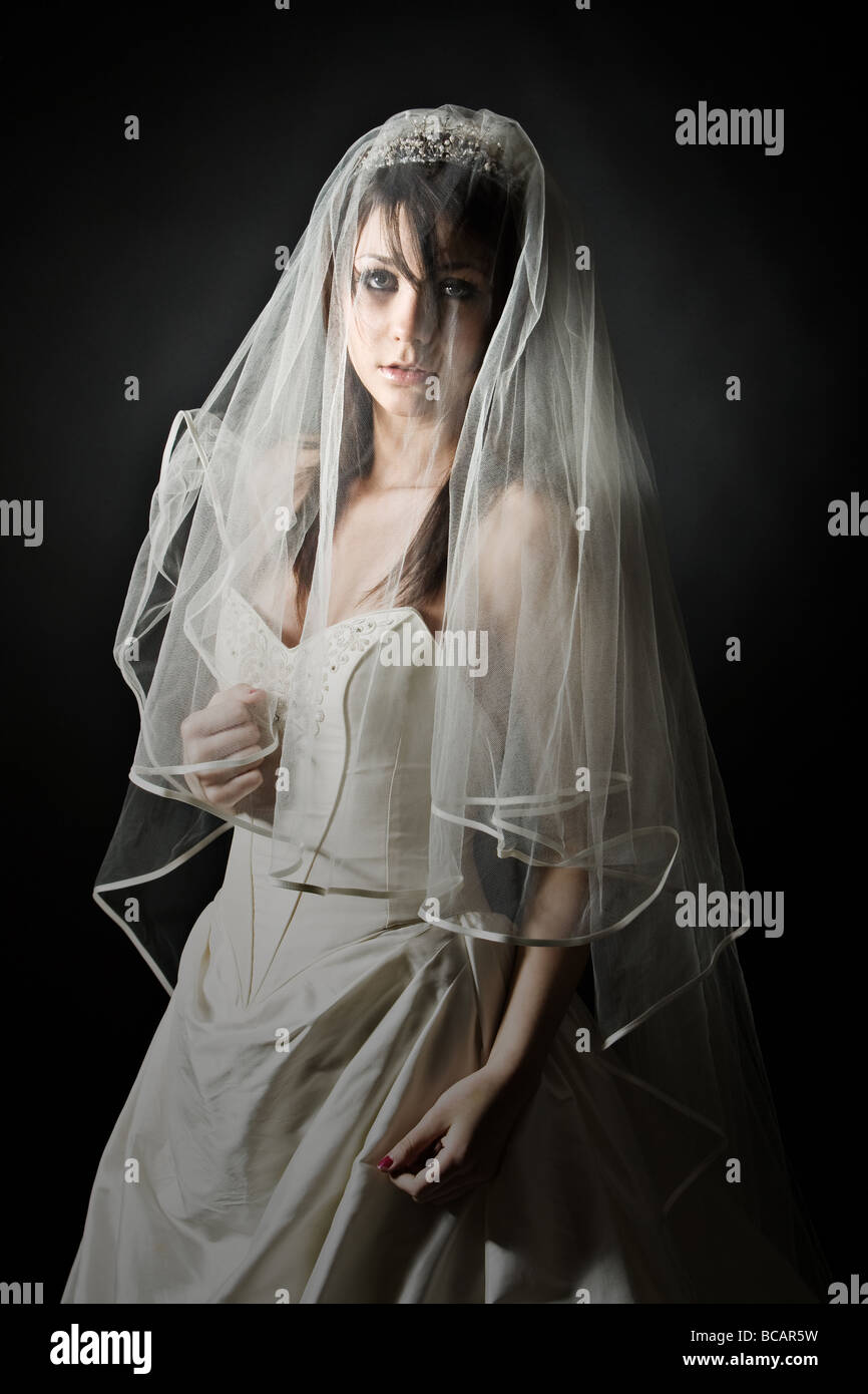 Teenage bride hi-res stock photography and images - Alamy
