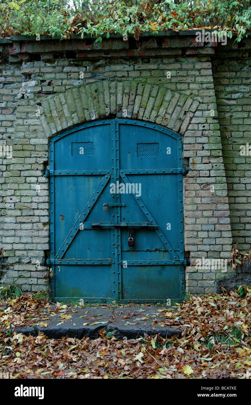 Old firewall hi-res stock photography and images - Alamy