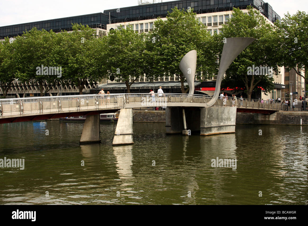 Pero's Bridge - Unique footbridge linking Bristol's floating harbour ...