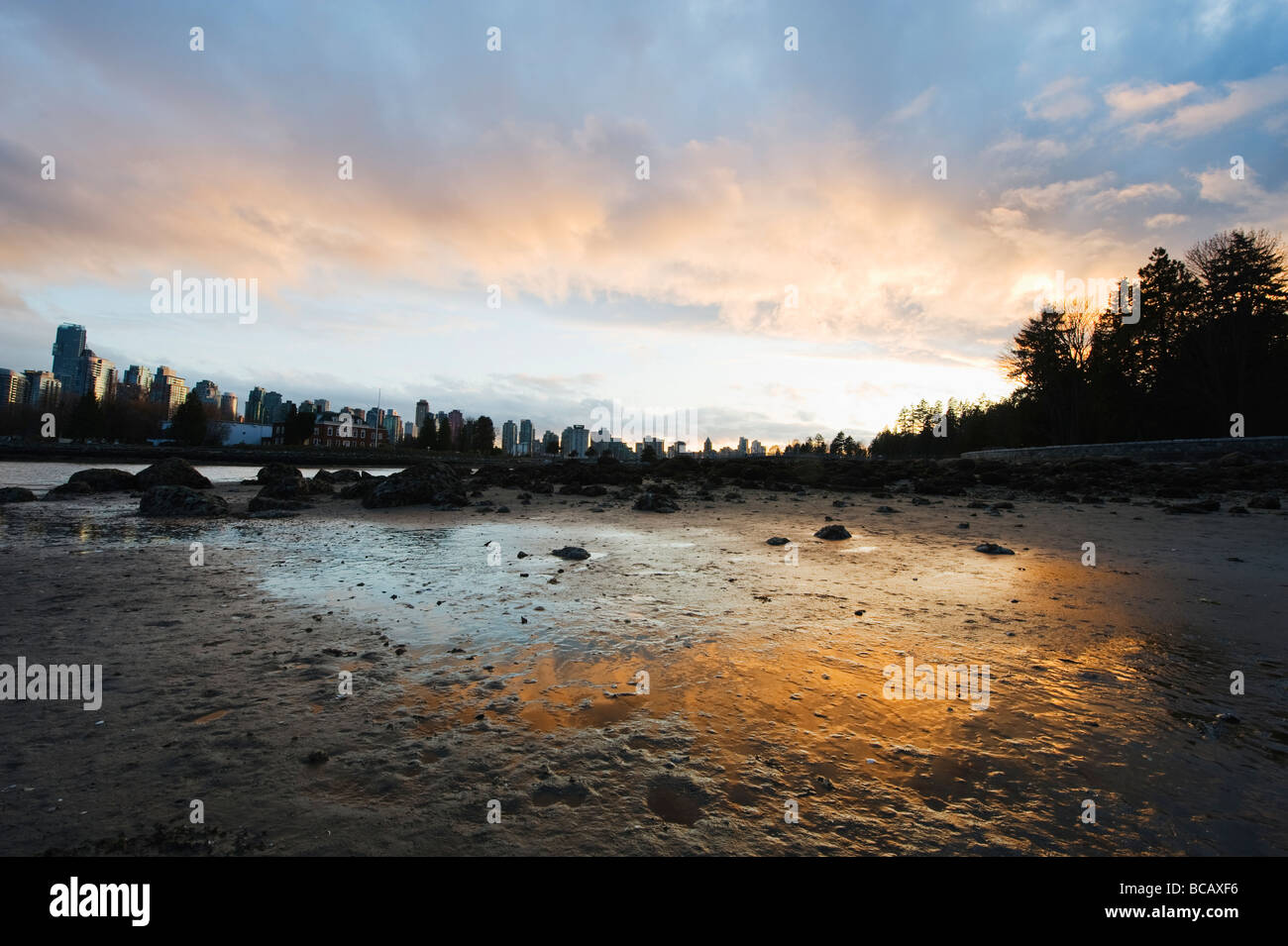 Vancouver sunset beach hi-res stock photography and images - Alamy
