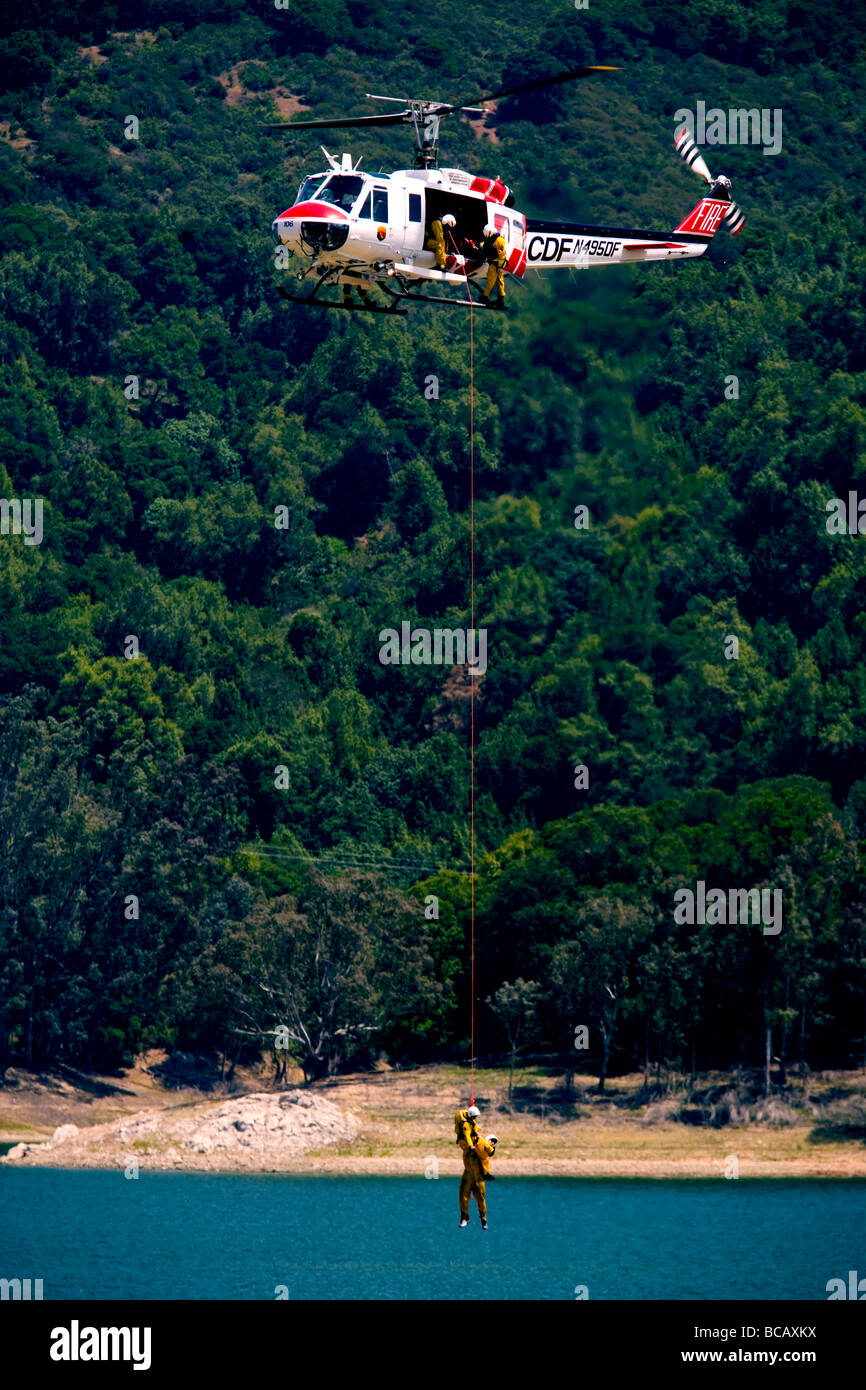 California fire helicopter rescue hi-res stock photography and images ...