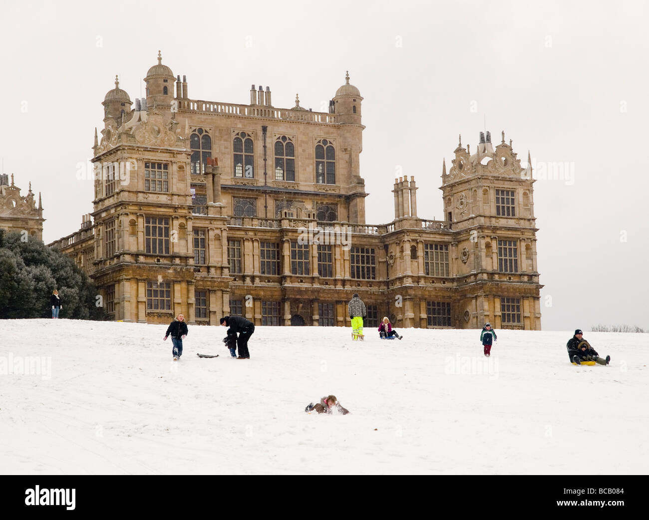 People sledging in the snow at Wollaton Hall, Nottingham ...