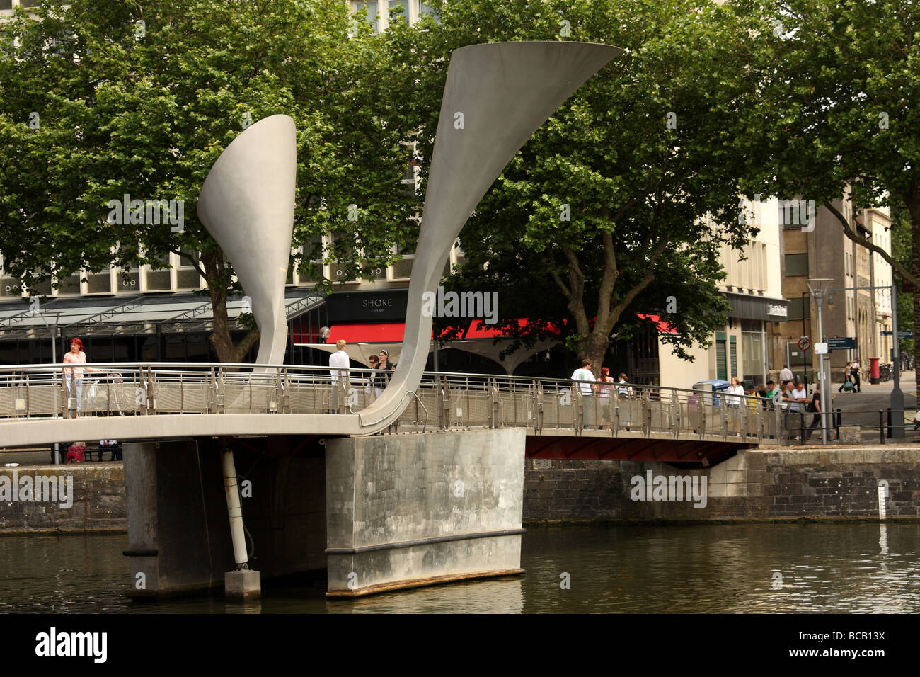 Pero's Bridge - Unique footbridge linking Bristol's floating harbour ...