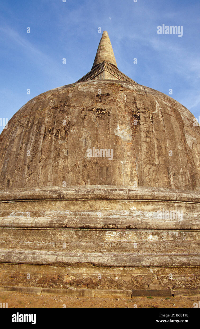 The peaceful and beautiful Rankot Vehera Dagaba ruins in Sri Lanka ...