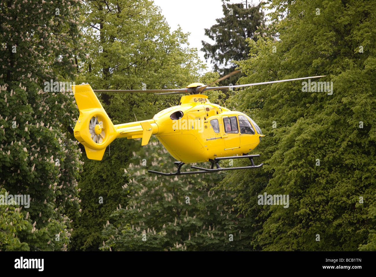 Yellow helicopter hi-res stock photography and images - Alamy