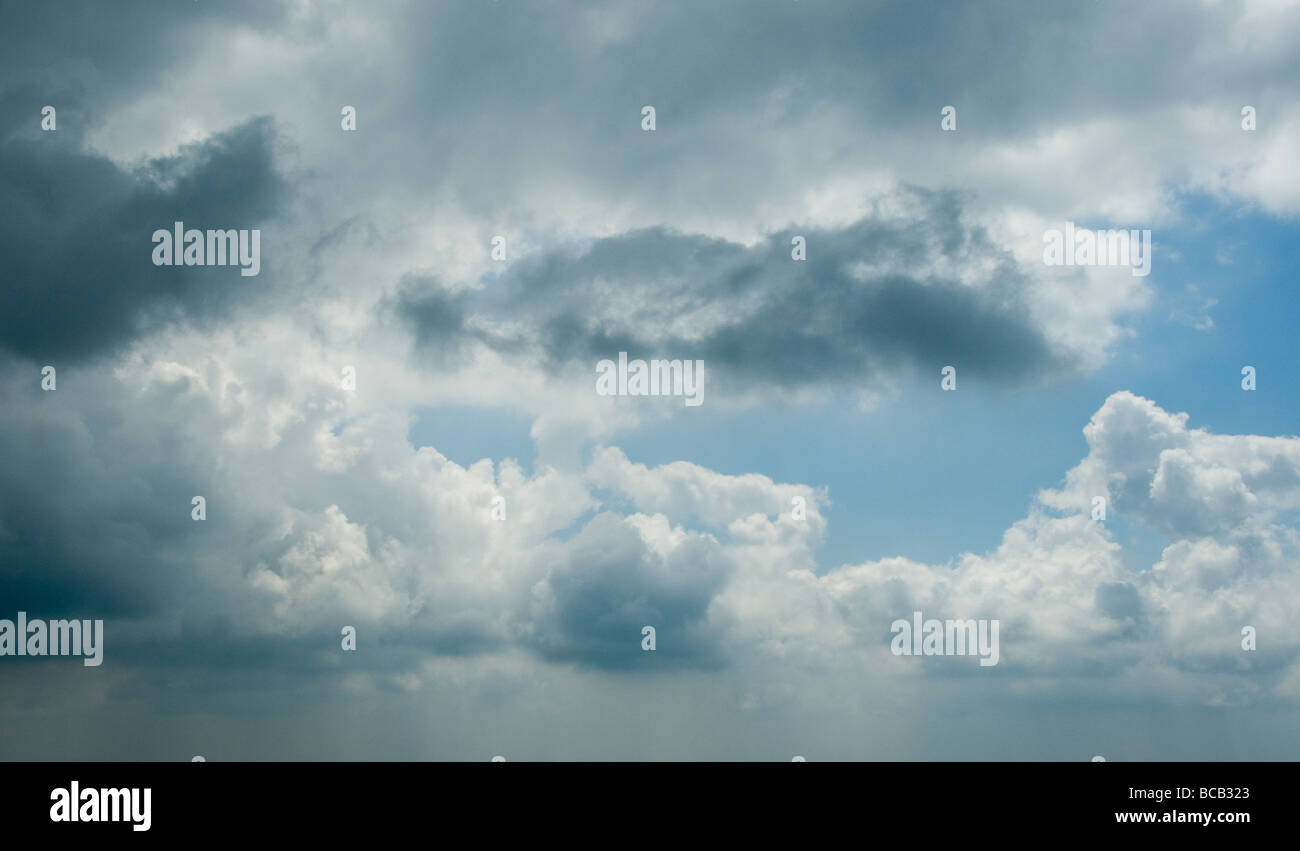 Moody sky atmospheric hi-res stock photography and images - Alamy