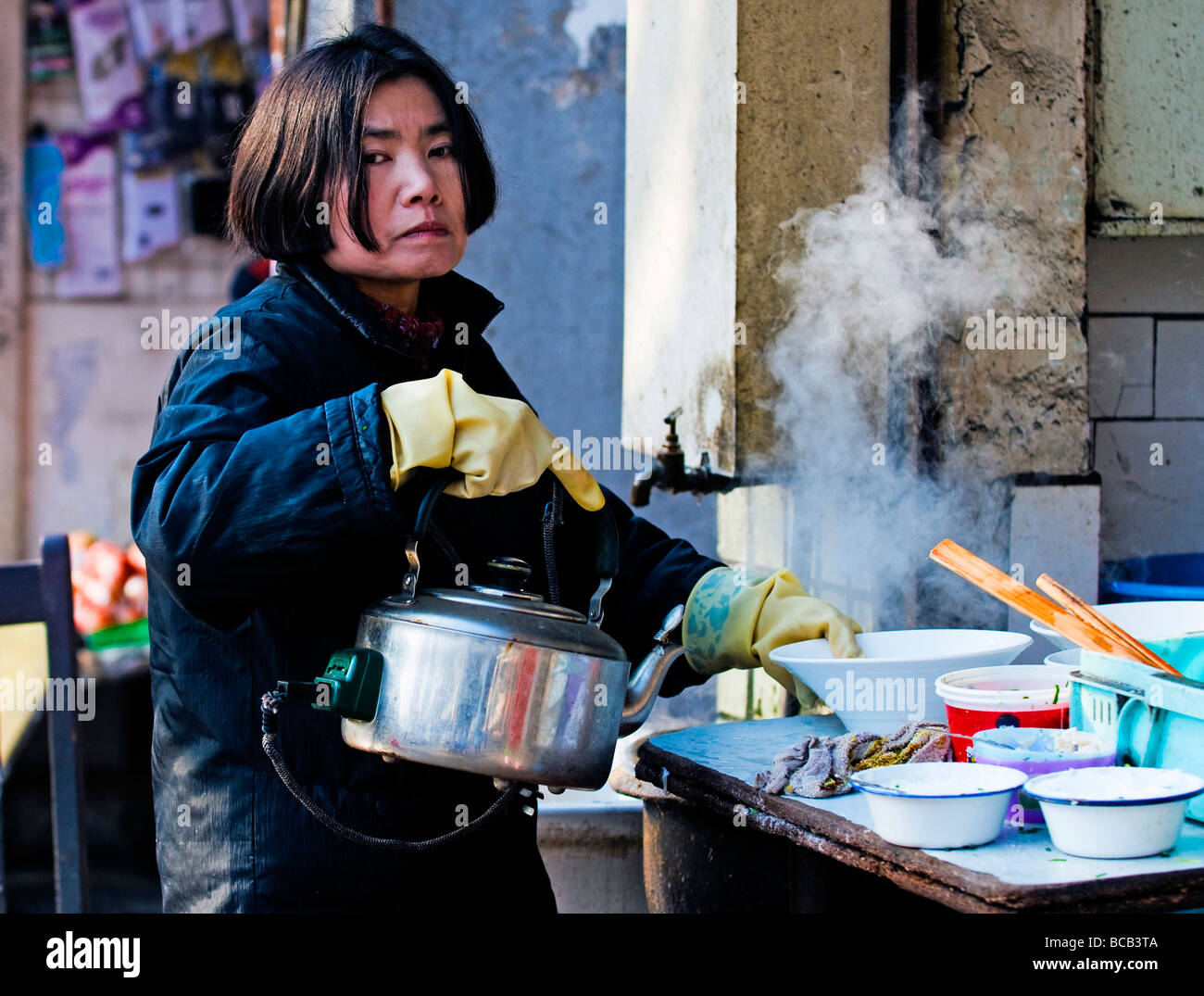 chinese cook in shanghai china Stock Photo - Alamy