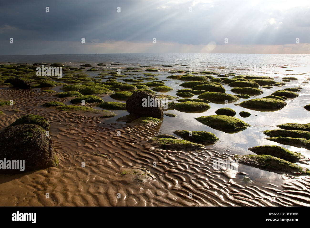 Tidal wash over rocks hi-res stock photography and images - Alamy