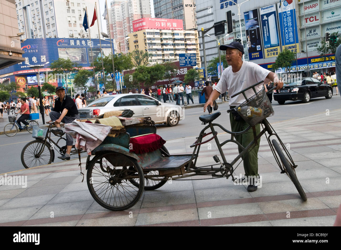 Modern chinese cycle rickshaw hi-res stock photography and images - Alamy
