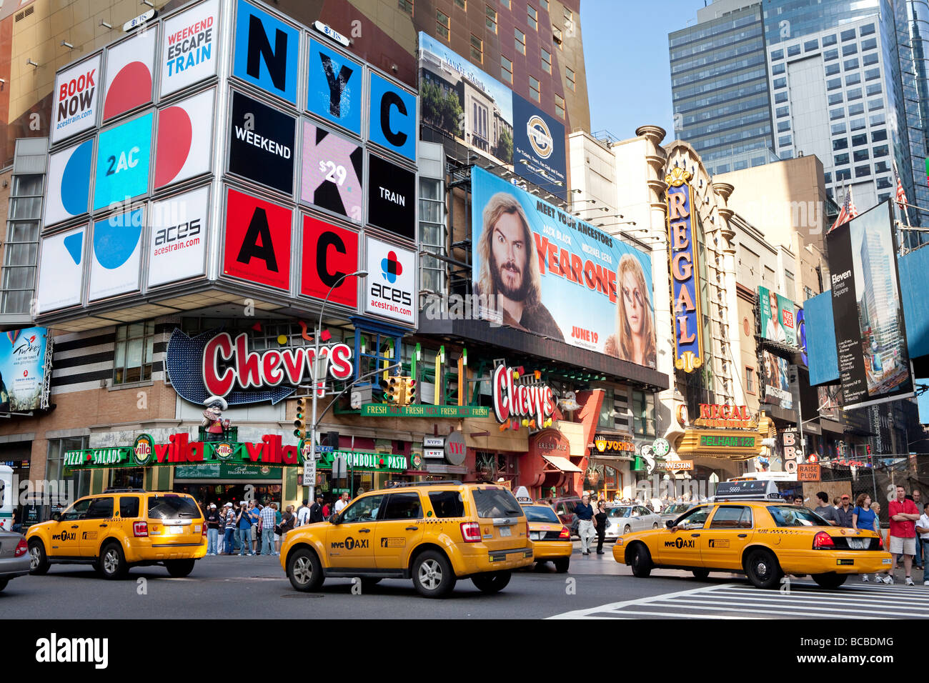 Traffic and advertisement in NYC Stock Photo - Alamy