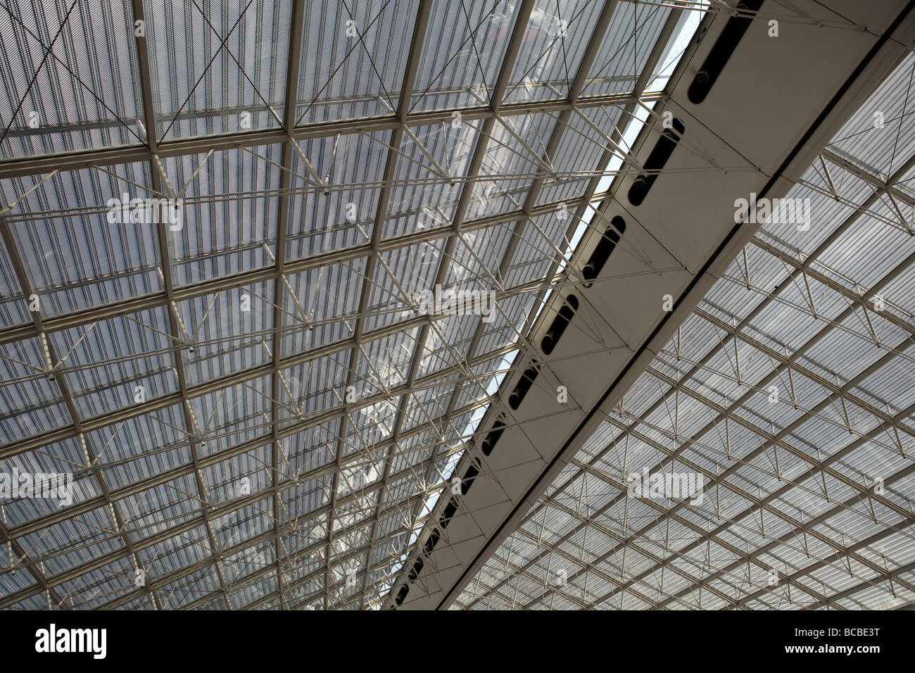 Detailed view of the ceiling of the Terminal 2F at Airport Roissy ...