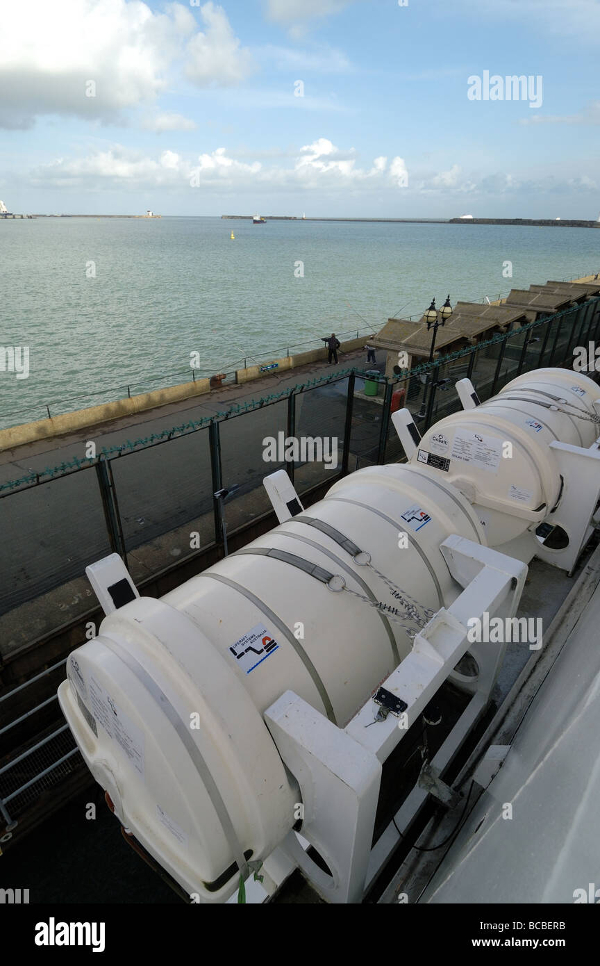 Liferaft hi-res stock photography and images - Alamy