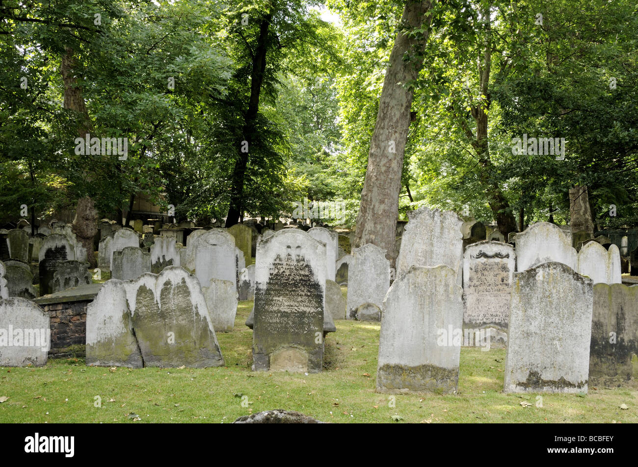 Bunhill fields cemetery hi-res stock photography and images - Alamy