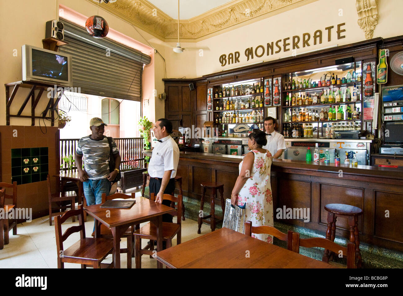 Bcbg8p cuba havana bar monserrate hi-res stock photography and images ...