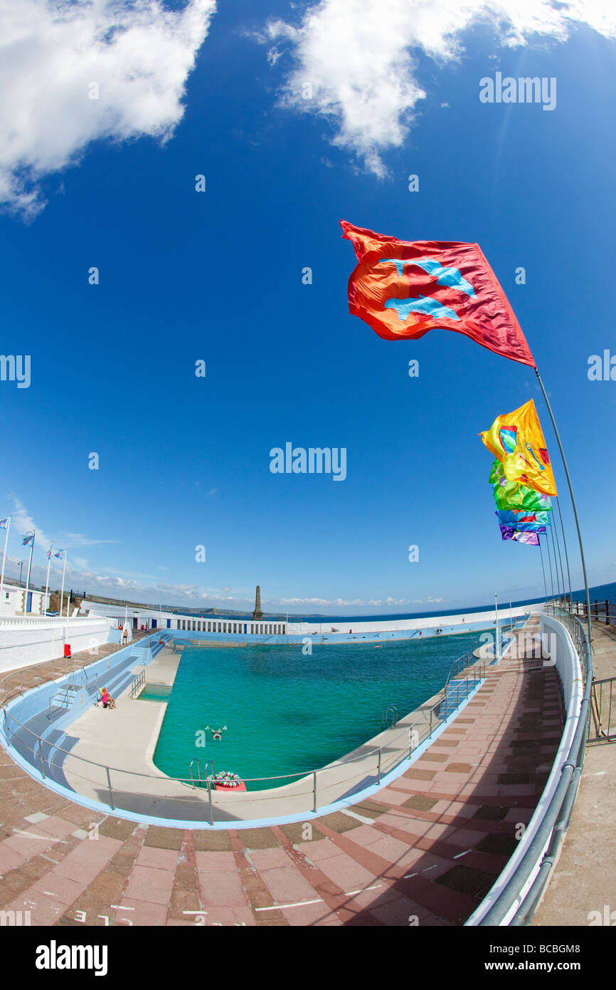 Open air pool england hi-res stock photography and images - Alamy