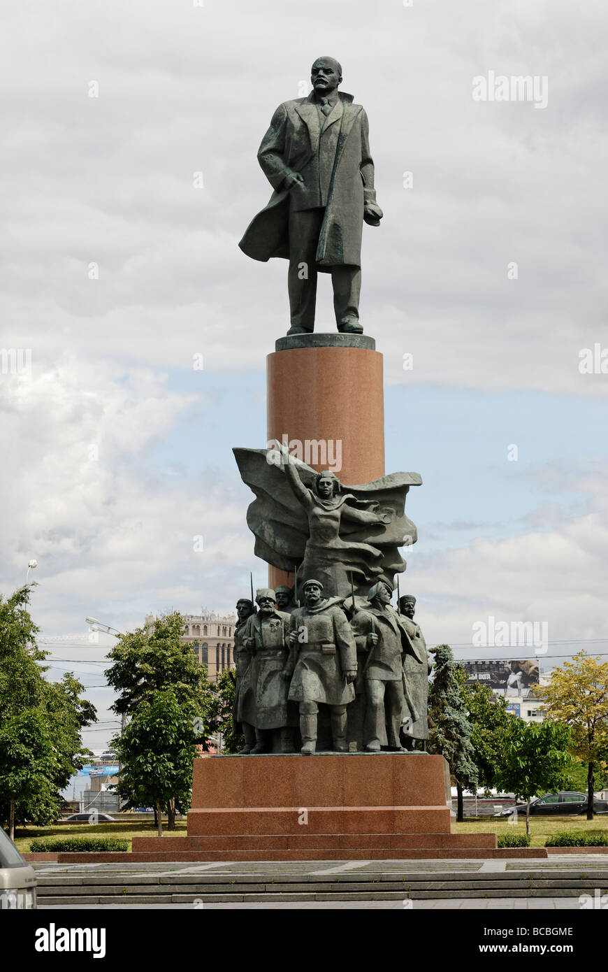 Statue Lenin on October square in Moscow Stock Photo - Alamy
