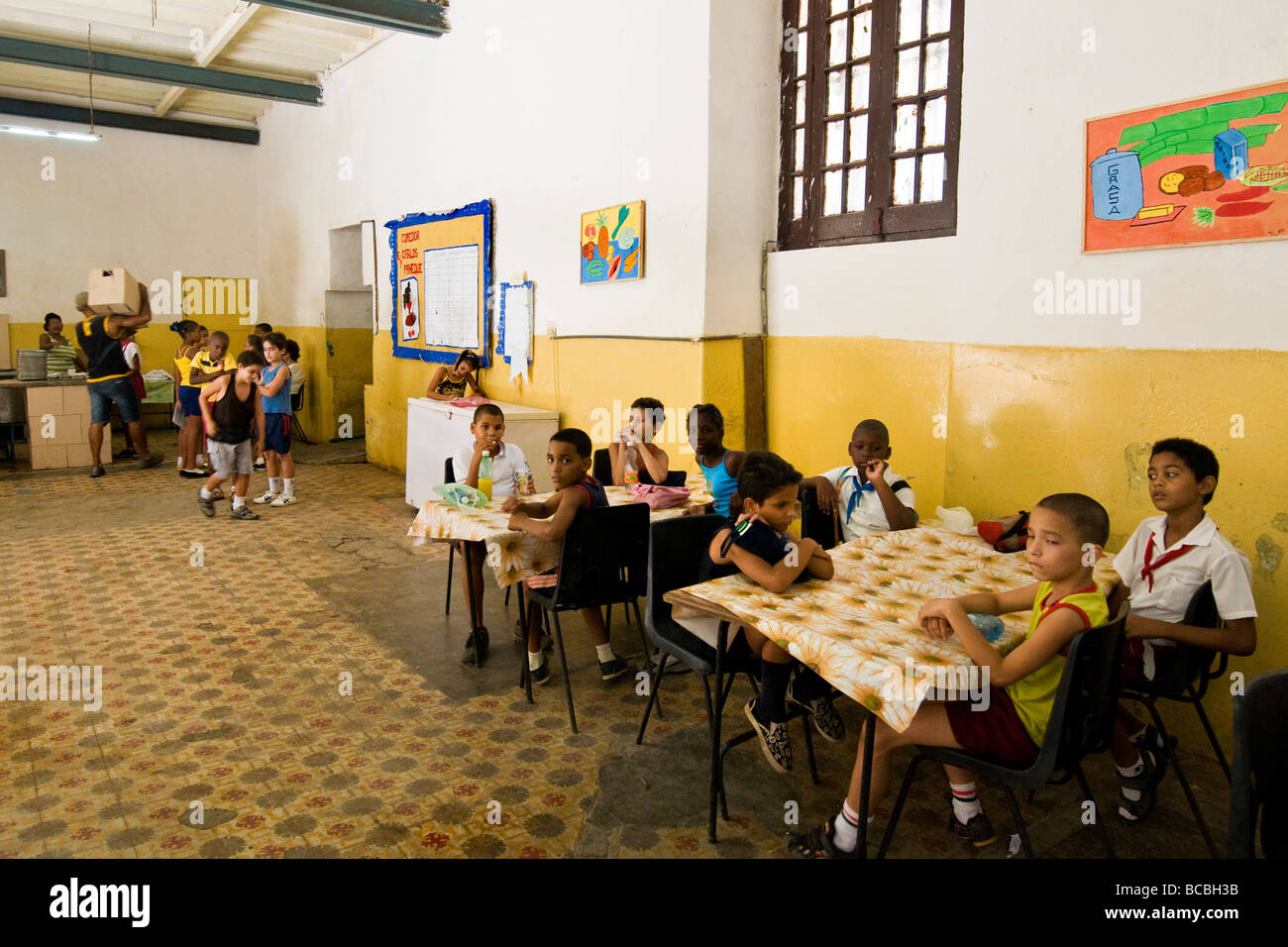 cuba havana lunch time in the school Stock Photo - Alamy