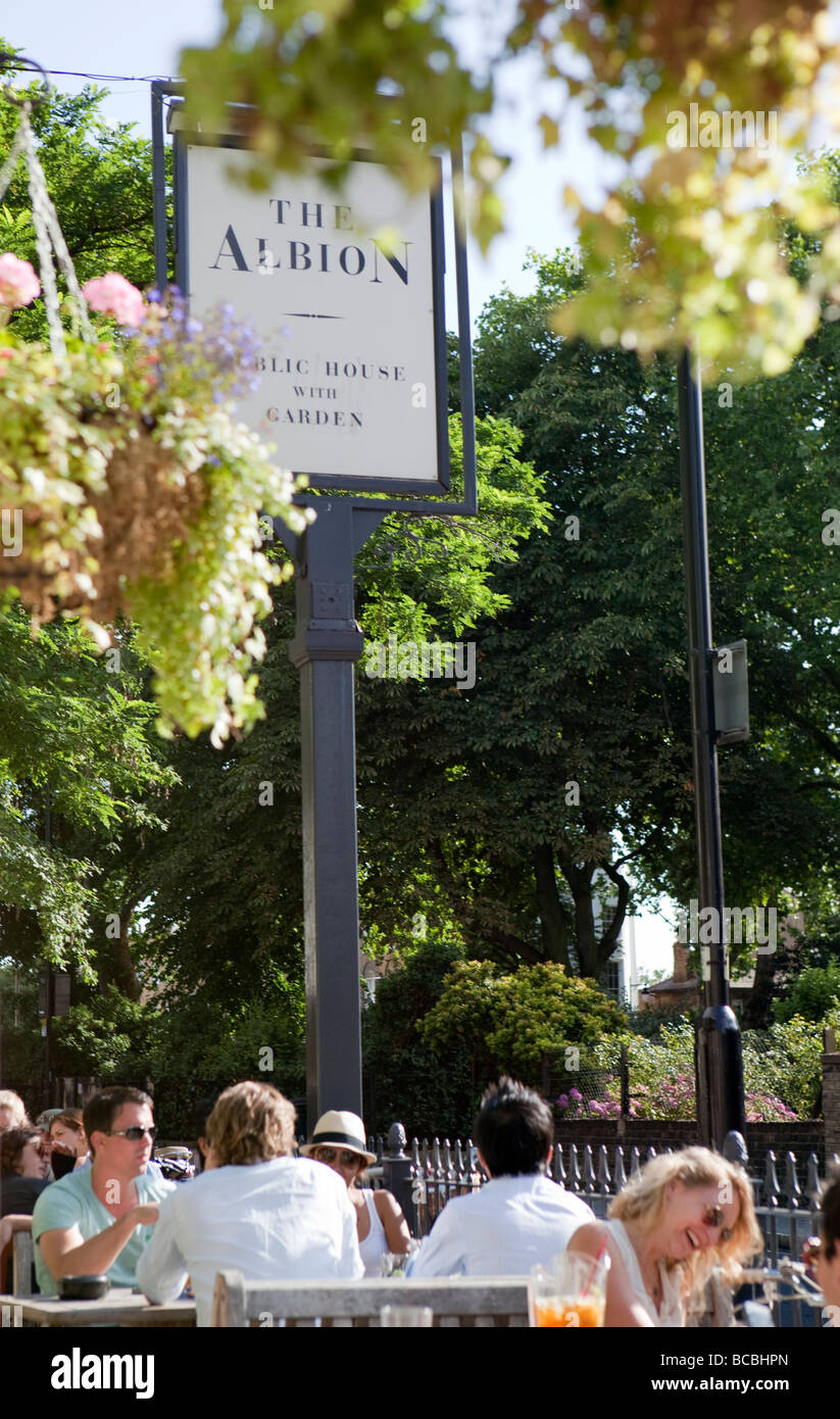 The Albion Pub, London, Thornhill Road, Barnsbury Stock Photo - Alamy