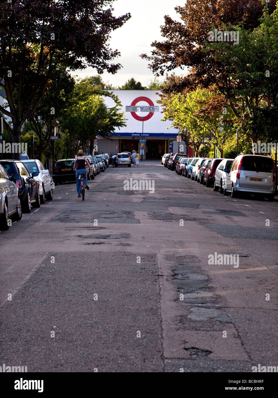 Arsenal london underground station hi-res stock photography and images ...