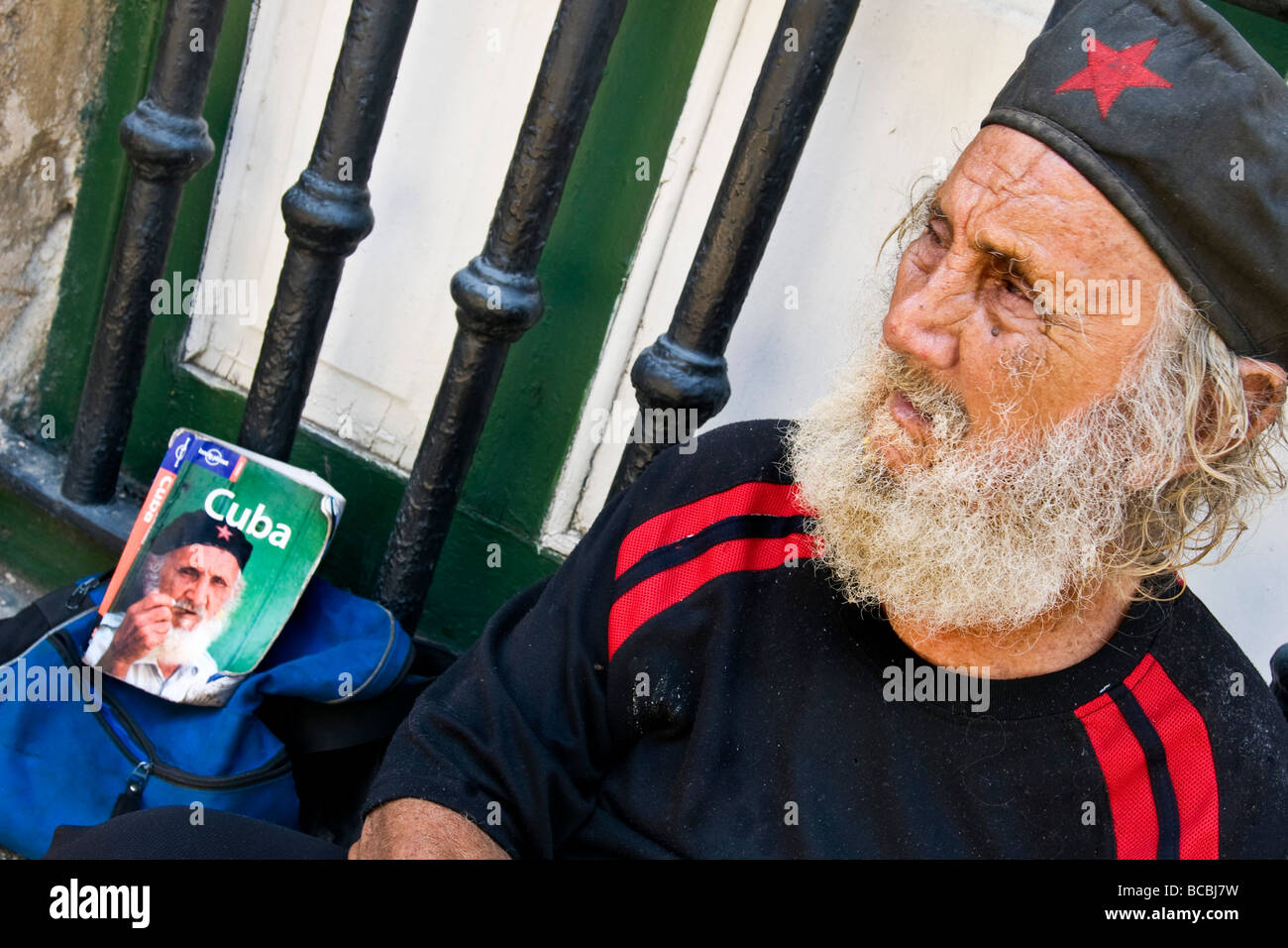 cuba havana old man Stock Photo - Alamy