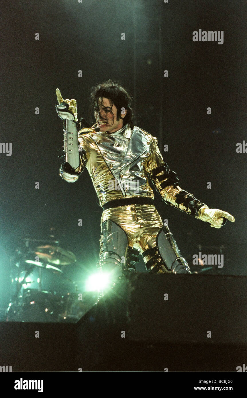 Michael jackson performing on stage hi-res stock photography and images ...