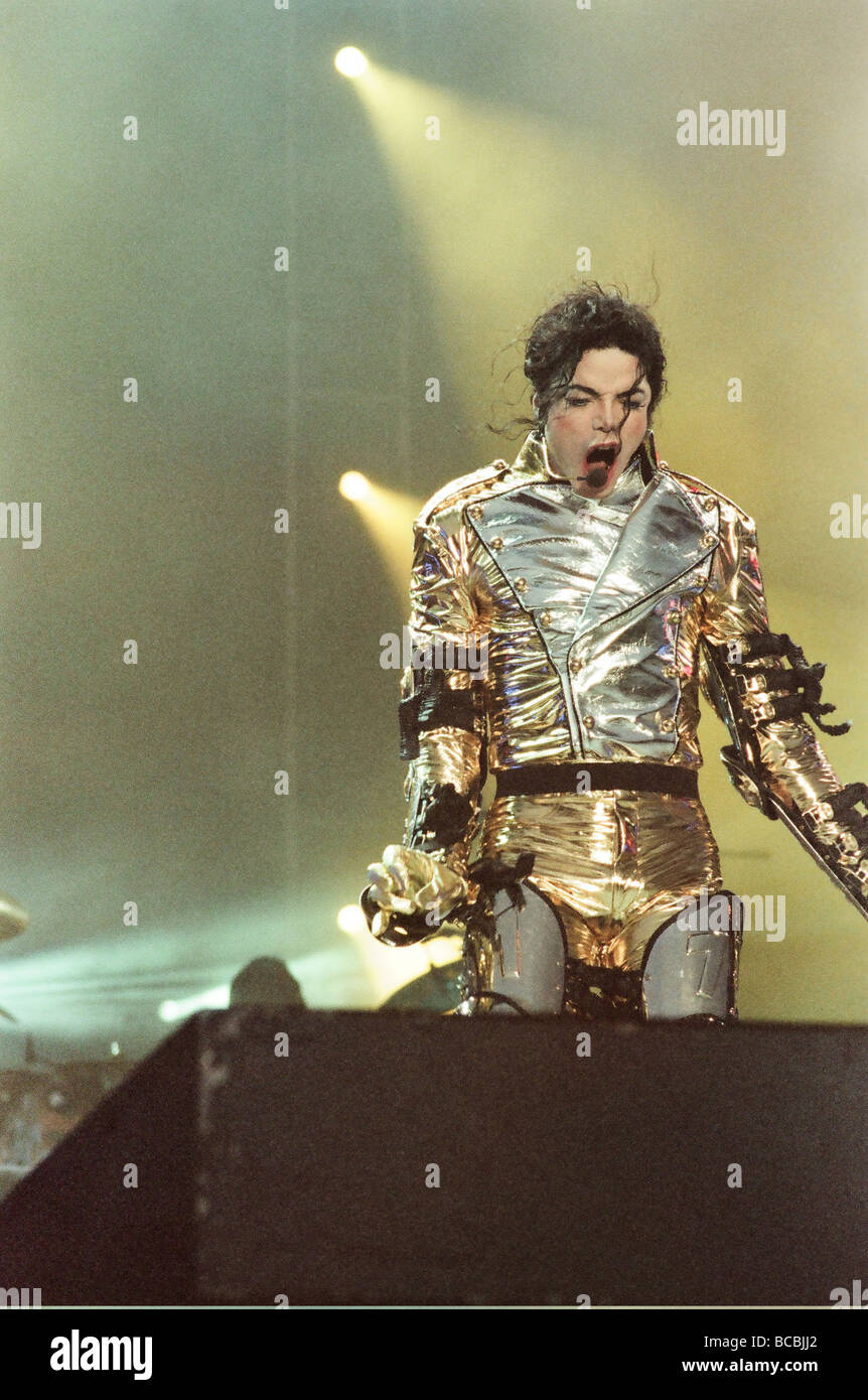 Michael jackson on stage hi-res stock photography and images - Alamy