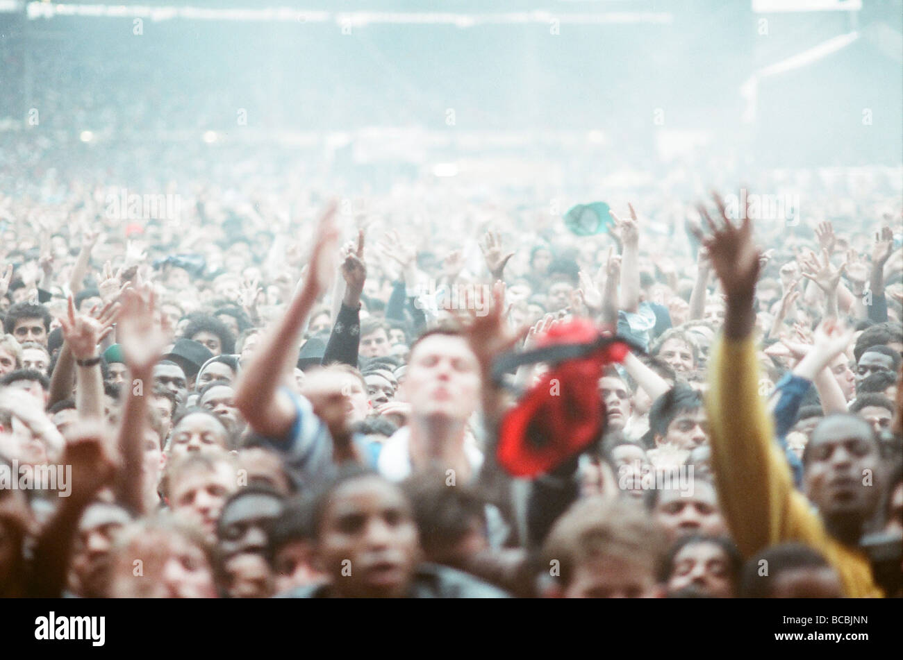 Wembley concert crowd hi-res stock photography and images - Alamy