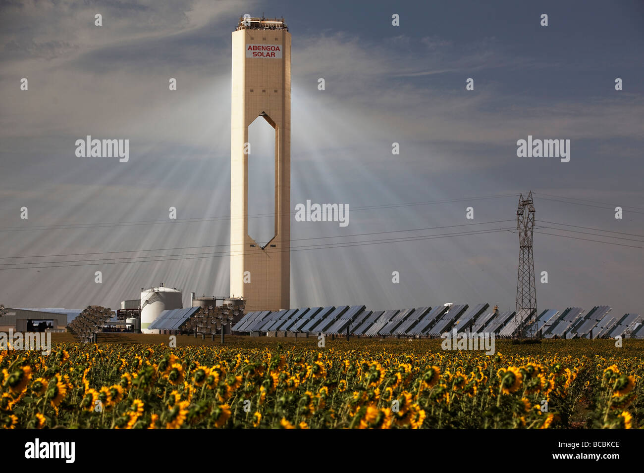 Parabolic trough power plant hi-res stock photography and images - Alamy