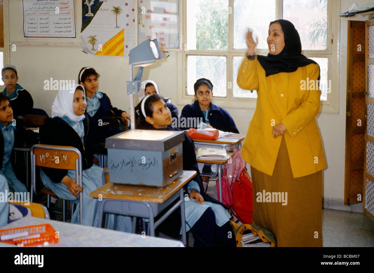 Story telling classroom hi-res stock photography and images - Alamy