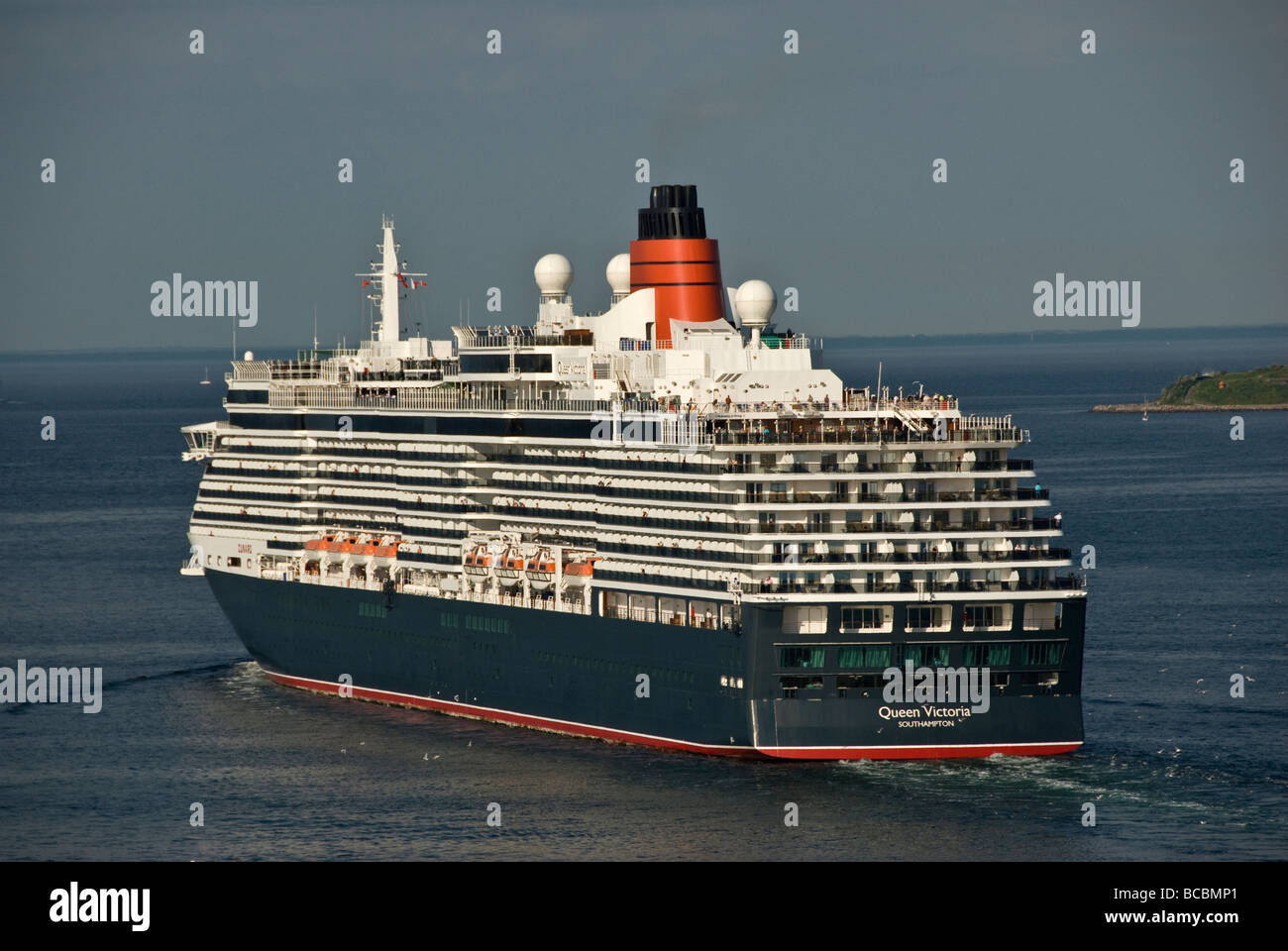 Queen victoria cruising hi-res stock photography and images - Alamy