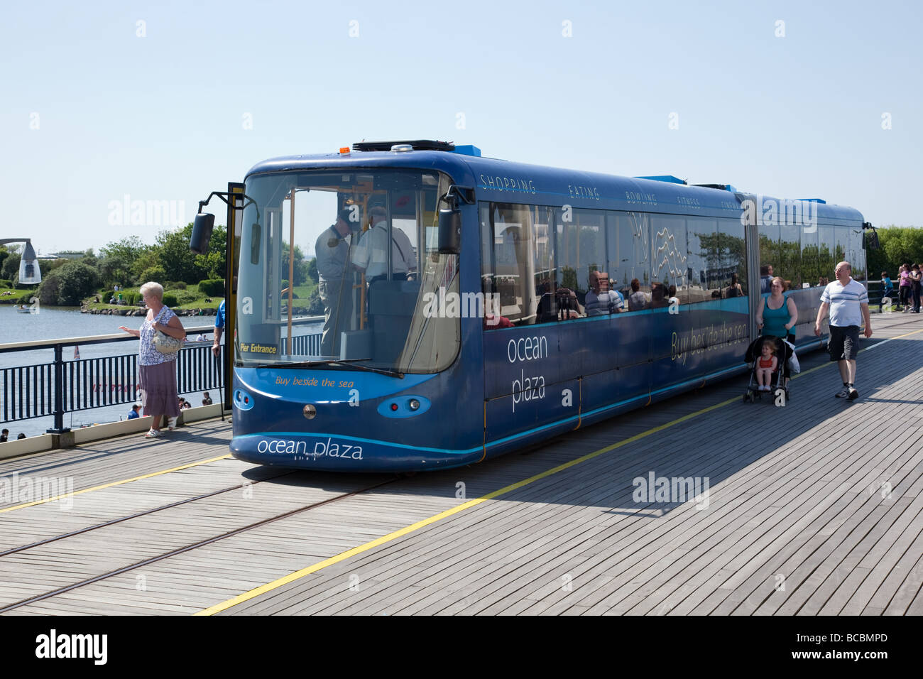 Bus pavilion hi-res stock photography and images - Alamy