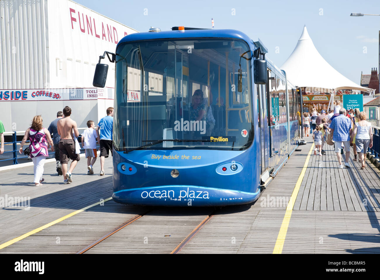 Bus pavilion hi-res stock photography and images - Alamy
