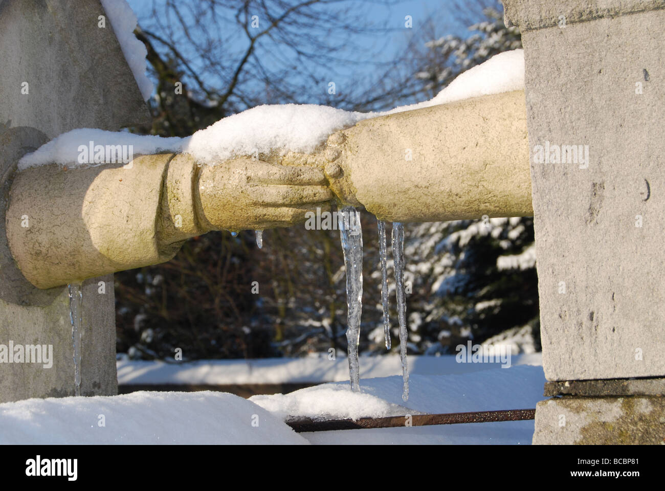 two stone hands reaching out over church yard wall at Het Oude Kerkhof ...