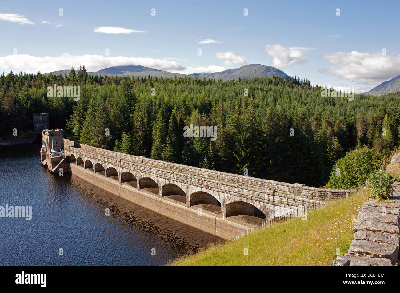 Loch Laggan hydro-electric water dam, Scotland Stock Photo - Alamy