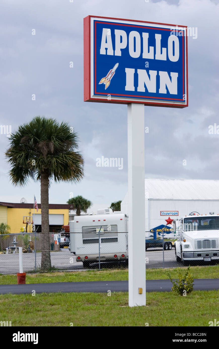 Holiday inn signage hi-res stock photography and images - Alamy