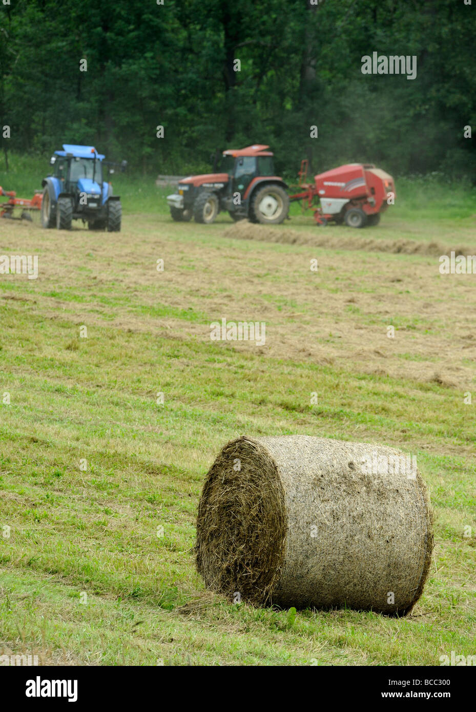 Tractor making bales of hay Stock Photo - Alamy