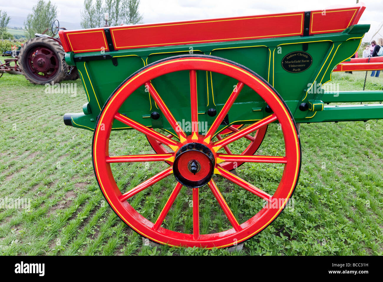 Wooden cart wheel with spokes hi-res stock photography and images - Alamy