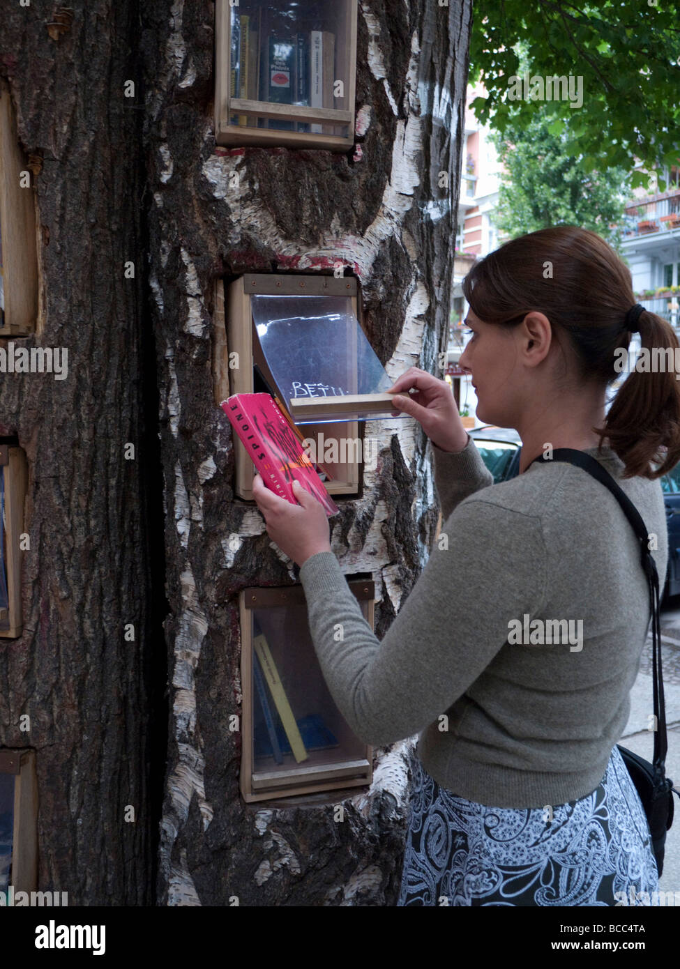 Books secondhand hi-res stock photography and images - Alamy