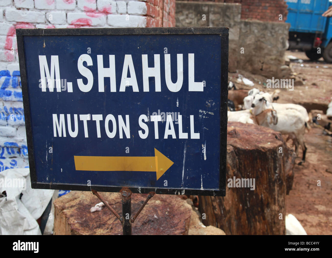 Halal meat sign hi-res stock photography and images - Alamy