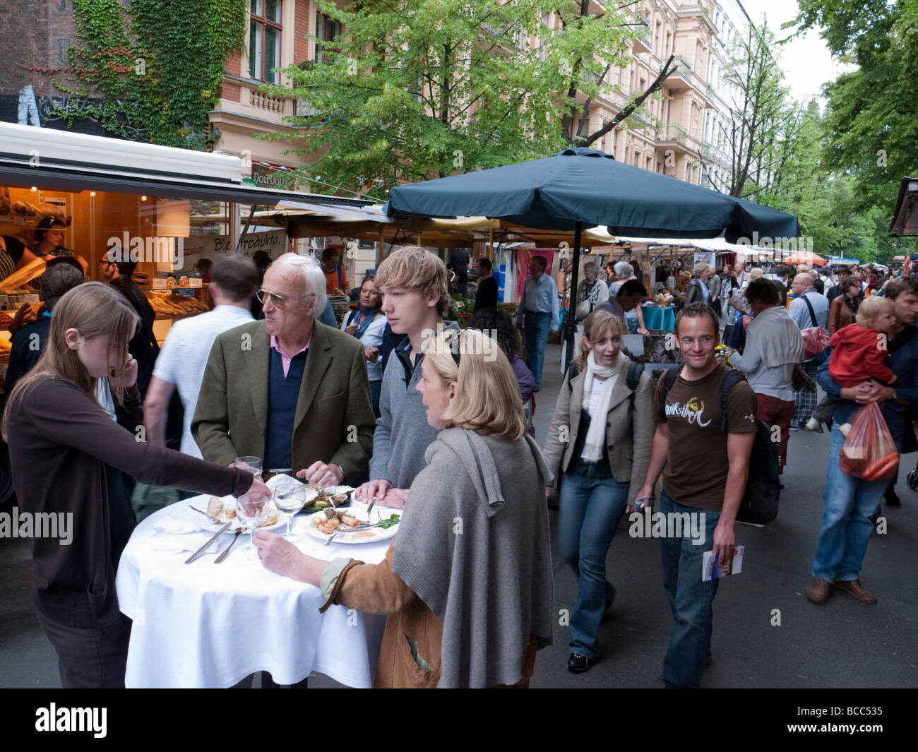Popular weekend market at Kollwitzplatz in bohemian Prenzlauer Berg in ...