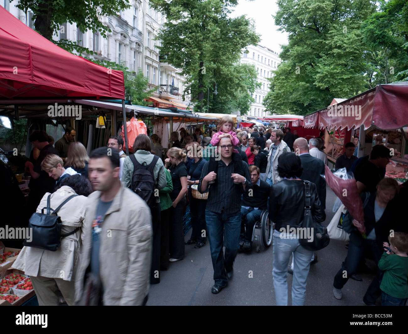 Popular weekend market at Kollwitzplatz in bohemian Prenzlauer Berg in ...