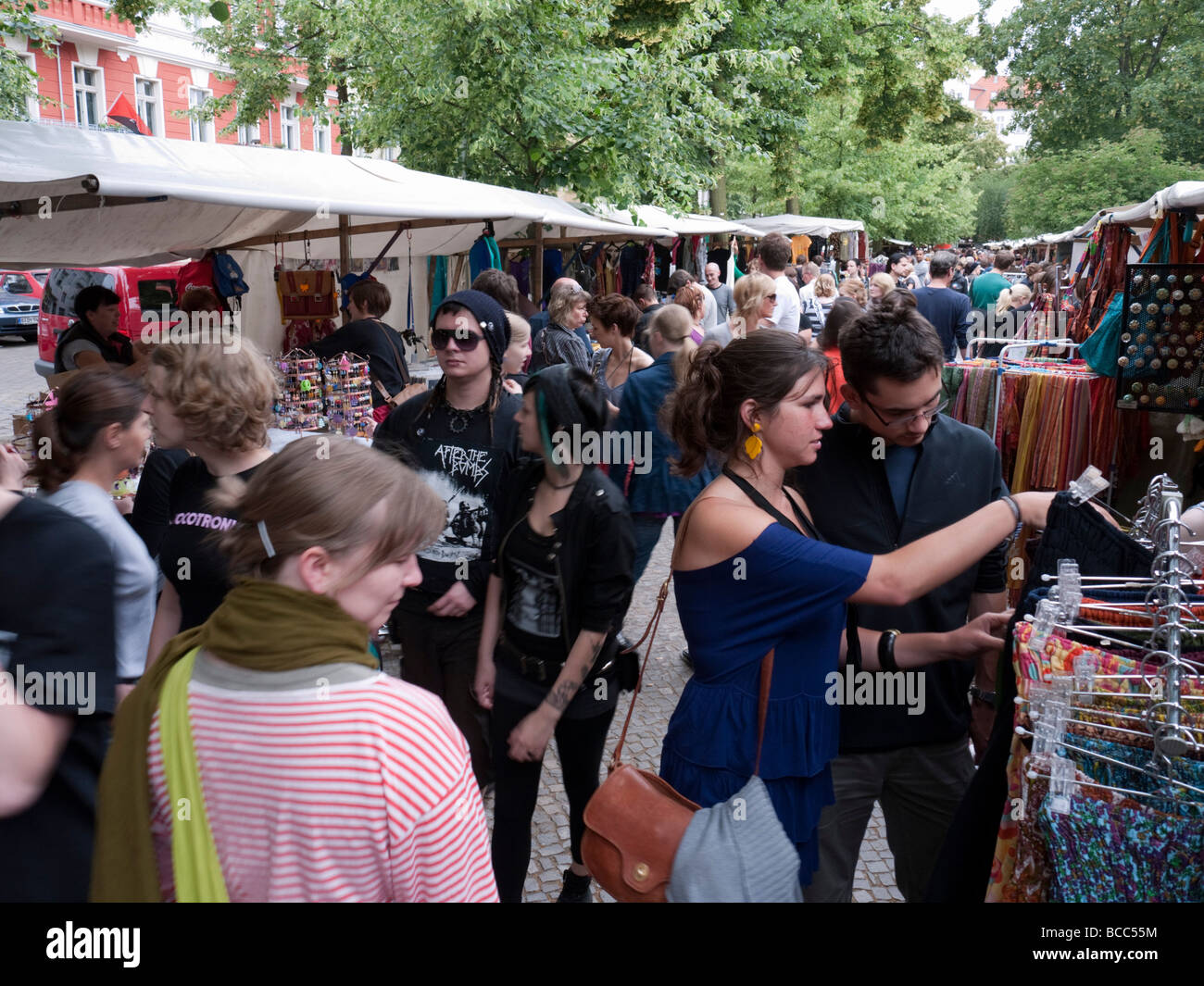 Busy fleamarket at Boxhagener Square in Friedrichshain in Berlin ...