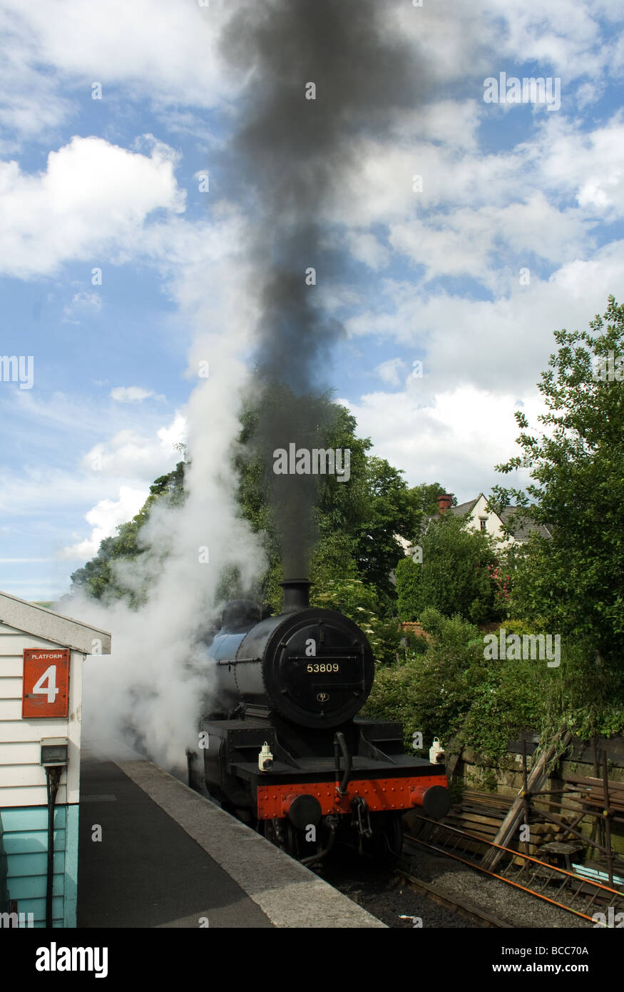 Steam train leaving Grosmont Station Stock Photo - Alamy