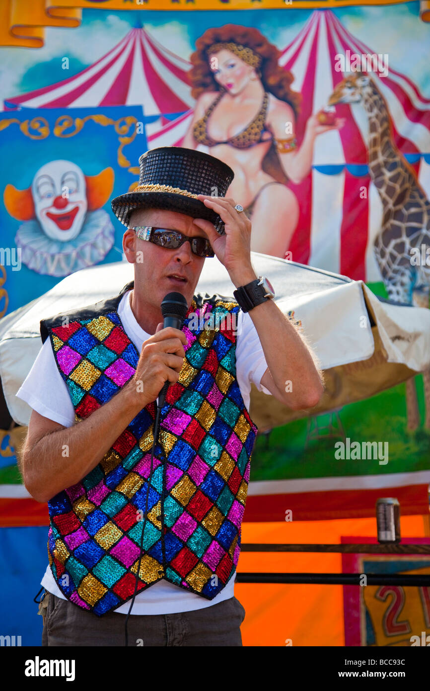 Promoting show hi-res stock photography and images - Alamy