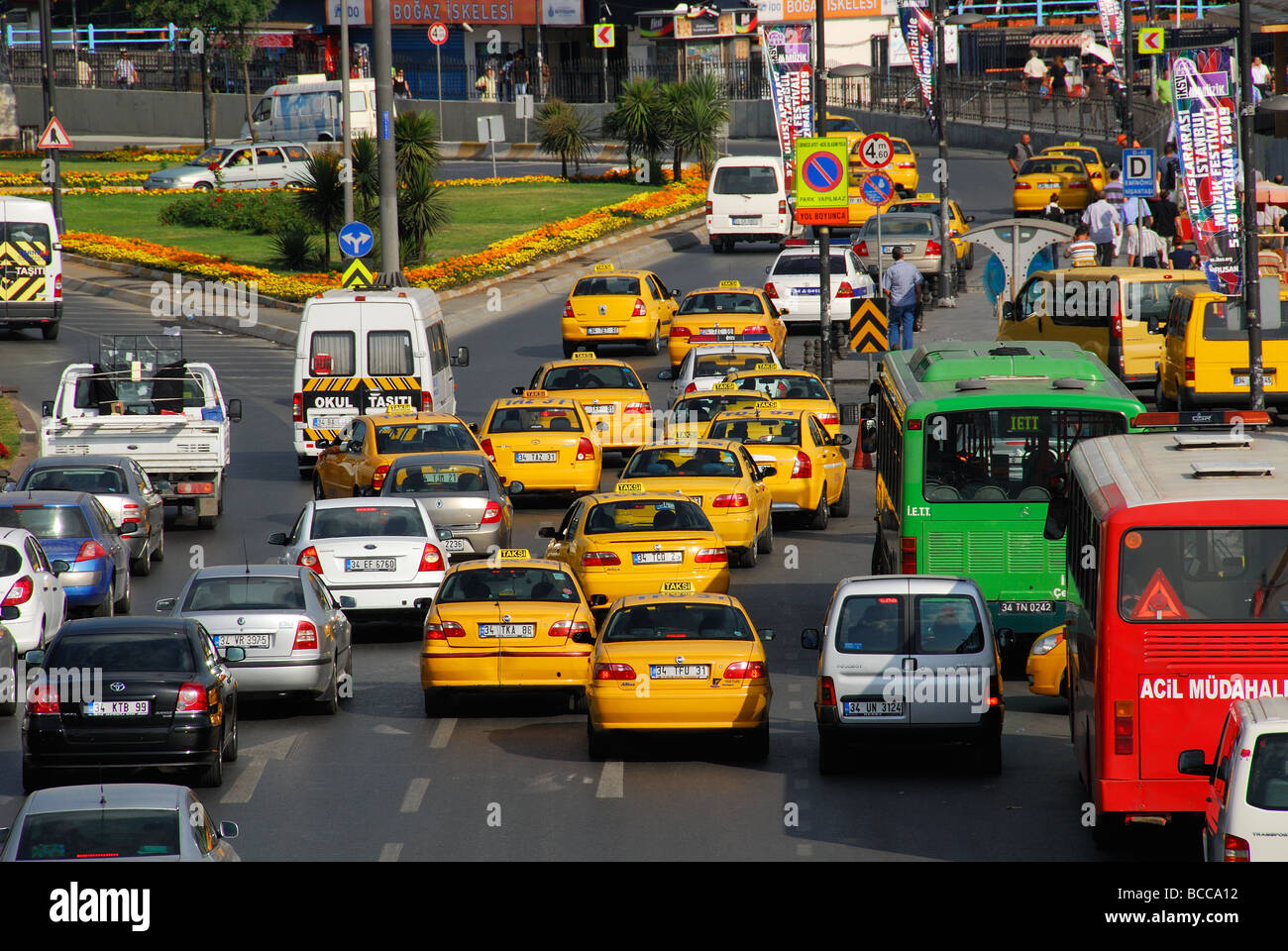 ISTANBUL, TURKEY. Traffic in Eminonu. 2009 Stock Photo - Alamy