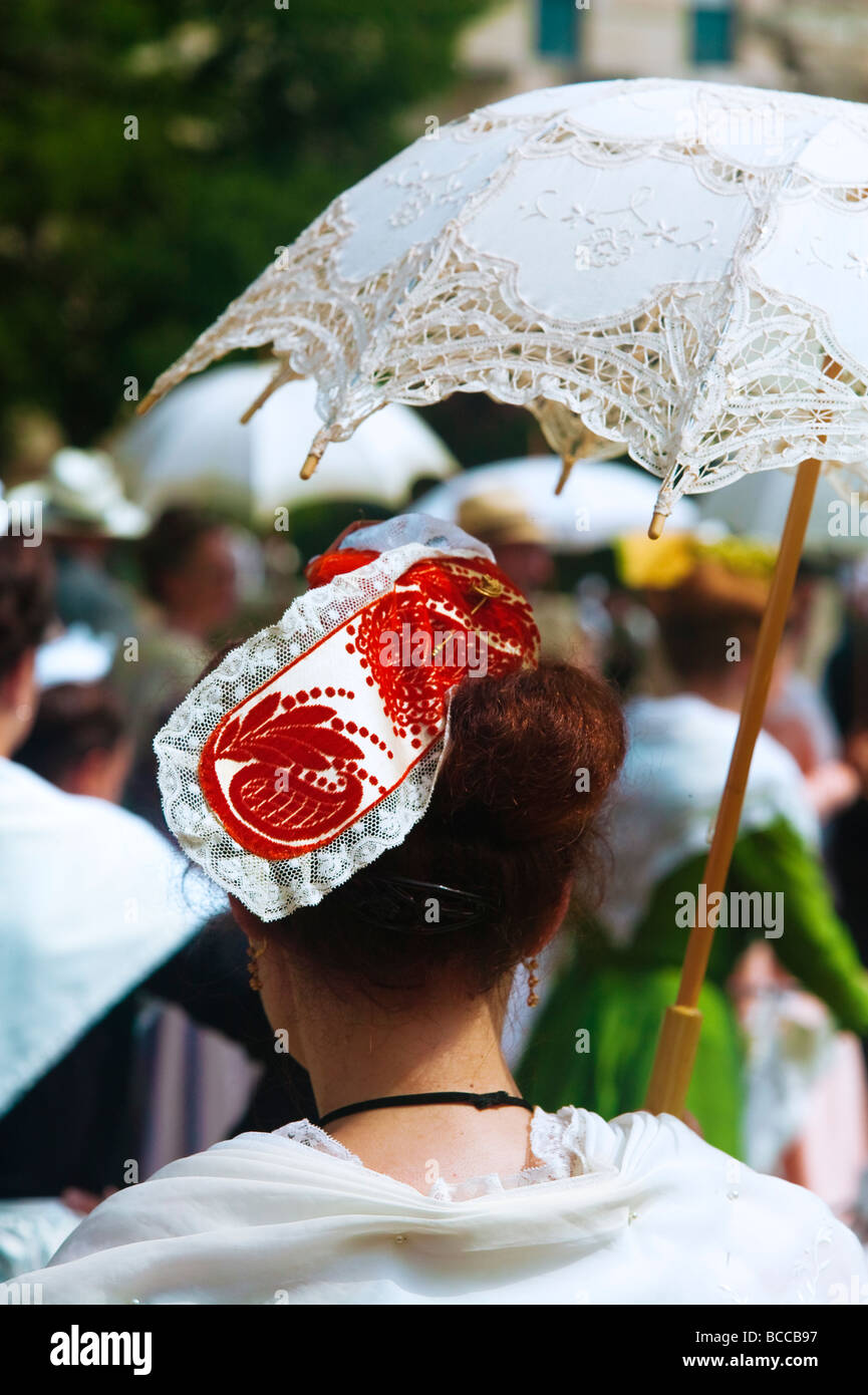 Provence traditional costume hi-res stock photography and images - Alamy