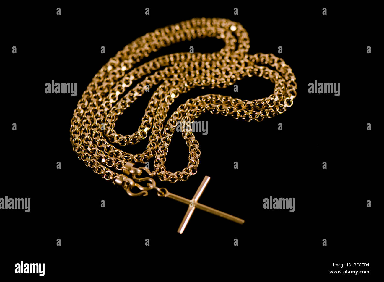 Gold chain hi-res stock photography and images - Alamy